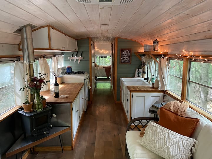 Cozy School Bus • Rooftop Deck + Game Room Retreat - Durham, NC