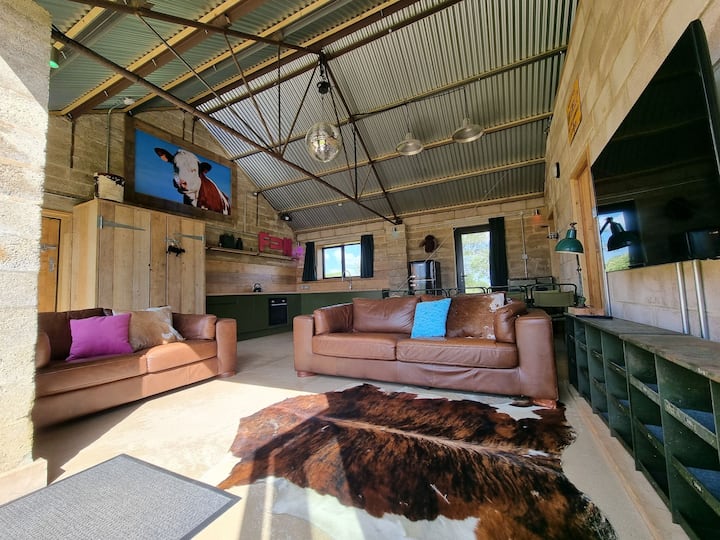 Special Barn, For Up To 10 Special Friends - Banbury