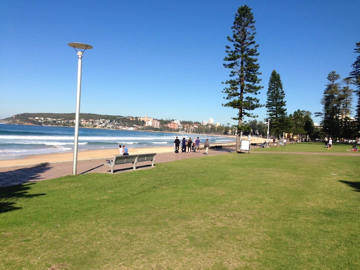 Trois Pièces Dans Le Quartier De Manly - Manly
