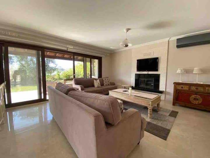 Beautiful 3 Bedroom Villa With A Pool And A View - Yalıkavak