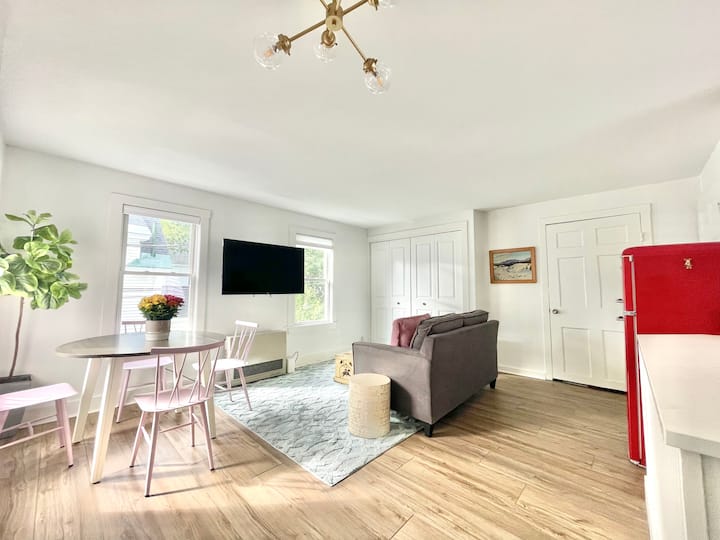 Brunswick New Look Old Charm Downtown 2nd Fl Apt - Brunswick, ME