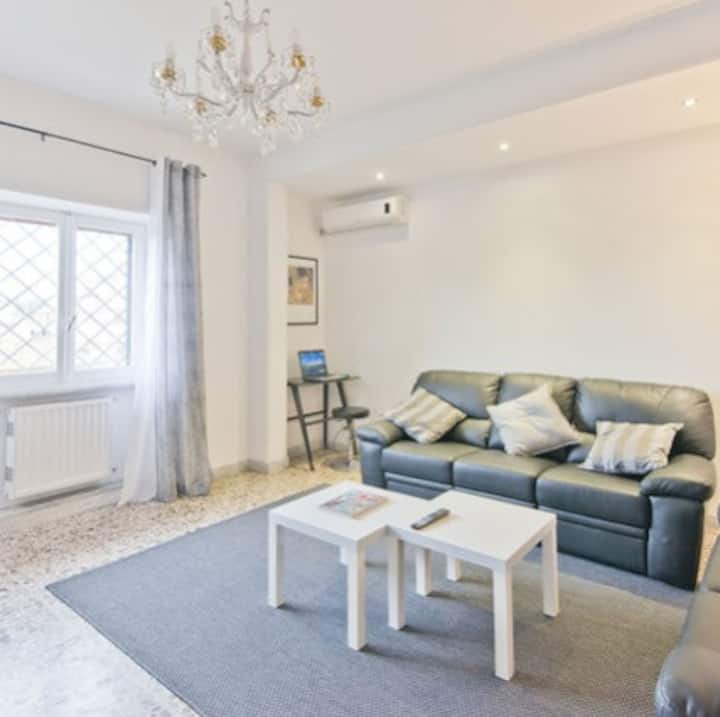 Maison Familiale Avec Parking Proximité Métro - Rome