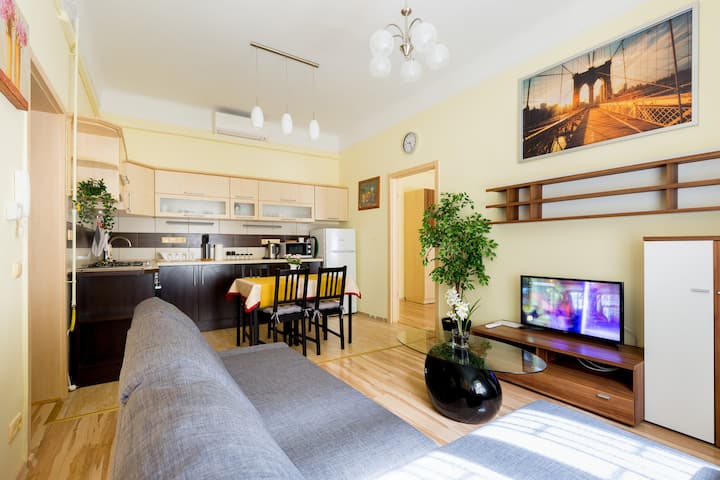 Bajcsy 3 - Basilica 2 Bedrooms + Living With Ac - Budapest