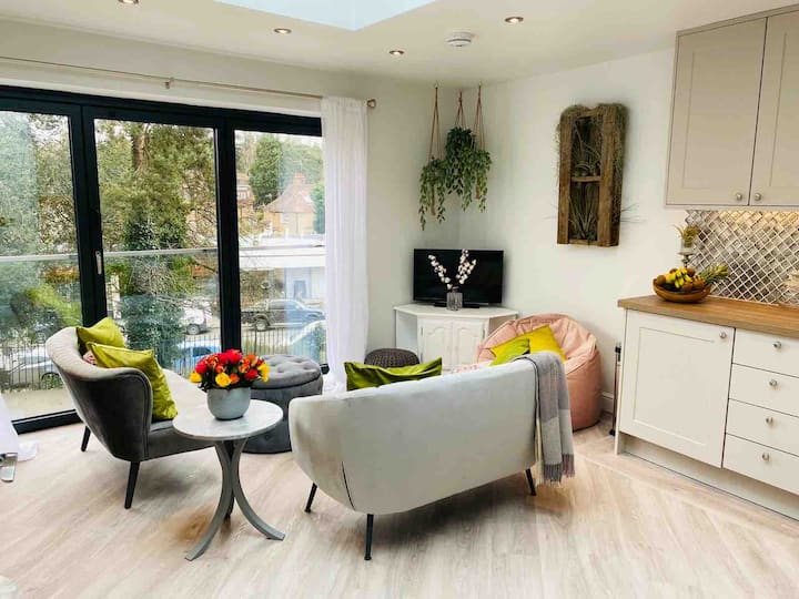 Stunning Detached Two Bedroom House In Sevenoaks - Sevenoaks