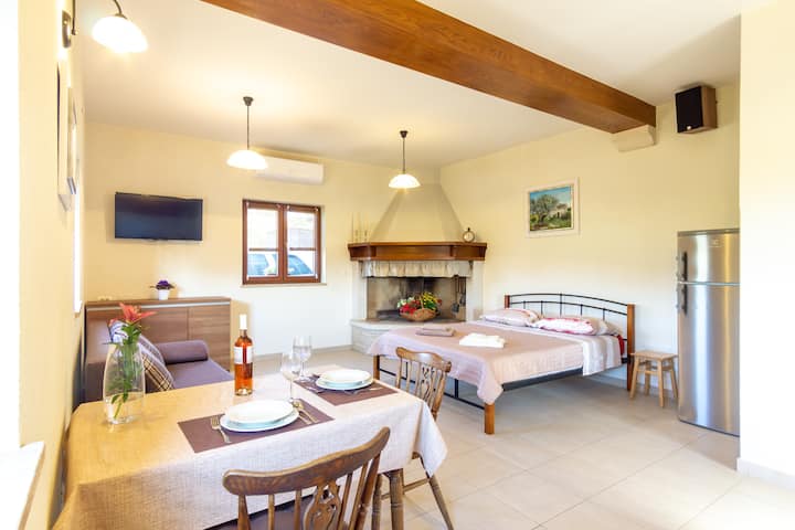 Charming Studio Apartment Dado - Pula