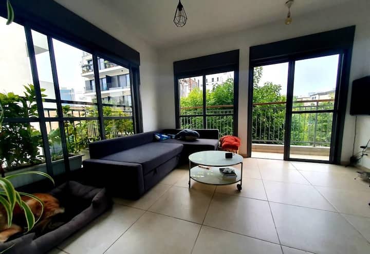 Gay-friendly 3 Rooms Apartment In Florentin - Tel Aviv Ben Gurion Airport (TLV)