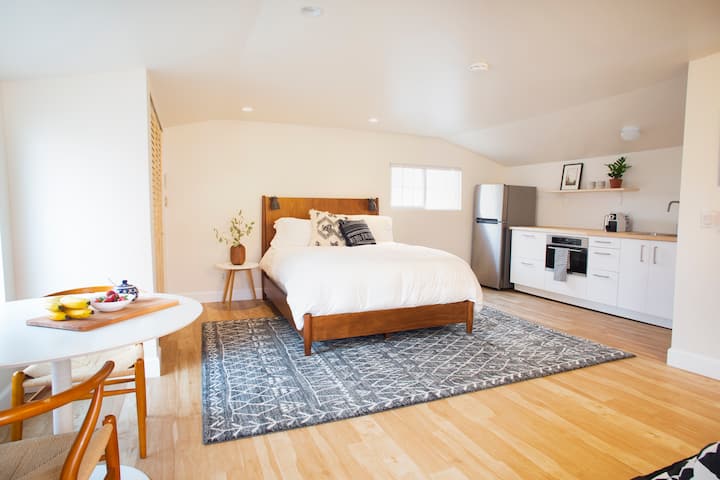 Bright Studio In Historical District *Sanitized - Long Beach, CA