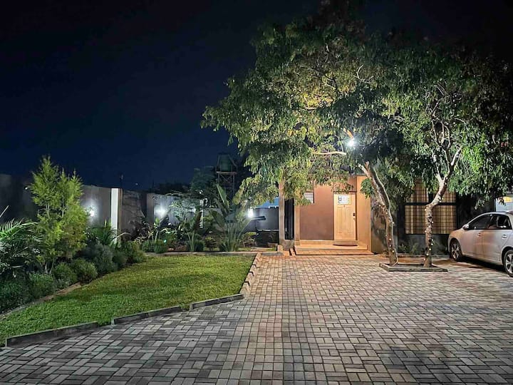 3-bedroom Executive Apartment 1a ~ Besley Court - 