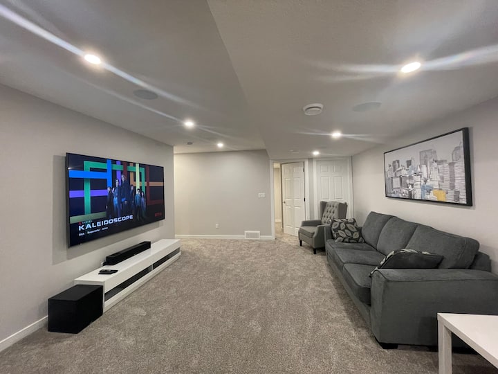 “The Cozy Suite”- A New Basement Suite In Nw - Calgary