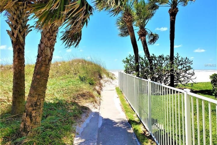 Beachside 1-bedroom Condo In Redington Beach! - Redington Shores, FL