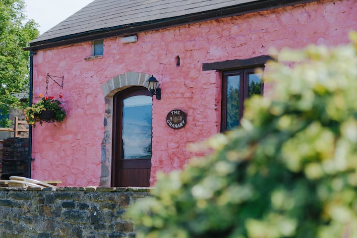 The Granary Self-catering Cottage. - Porthcawl