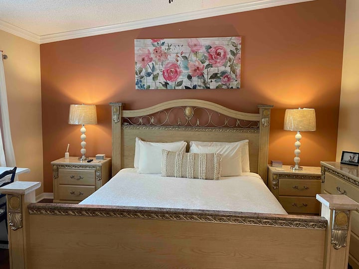 Universal Studios Plaza. Private Master Bedroom. - Orlando