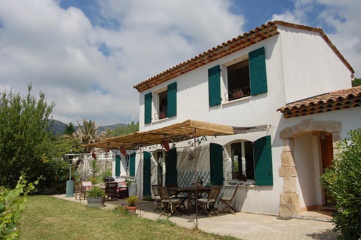 Chambre Et Sa Cuisine D'été : Entre Baous Et Mer. - Alpes-Maritimes