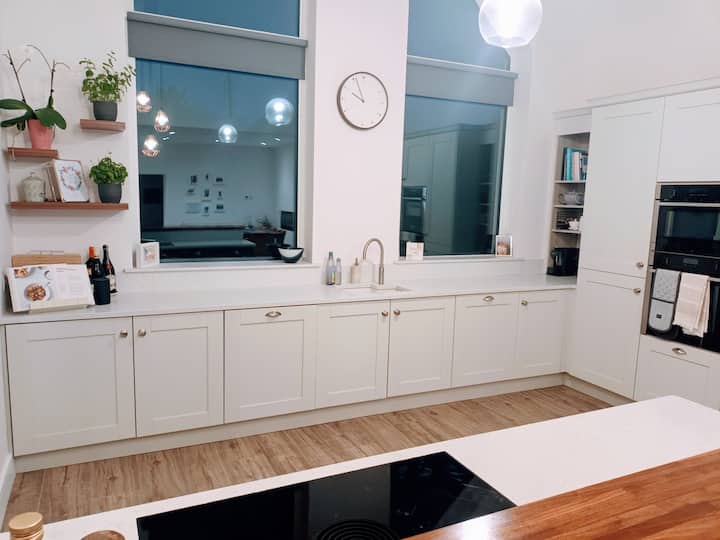 Modern Spacious Home, Newly Built, Comfortable. - New Ross