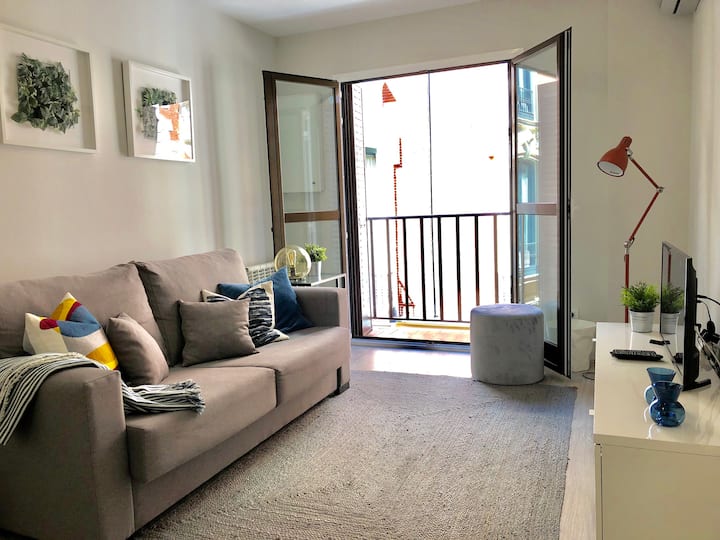 La Casa De Los Reyes/ Plaza Santa Ana/top Location - Madrid