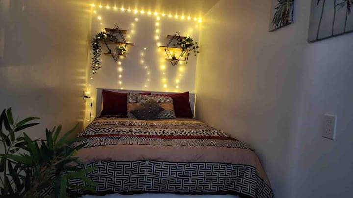 Sol Apartment - Beautiful 2 Bedroom Near Airport - Toronto