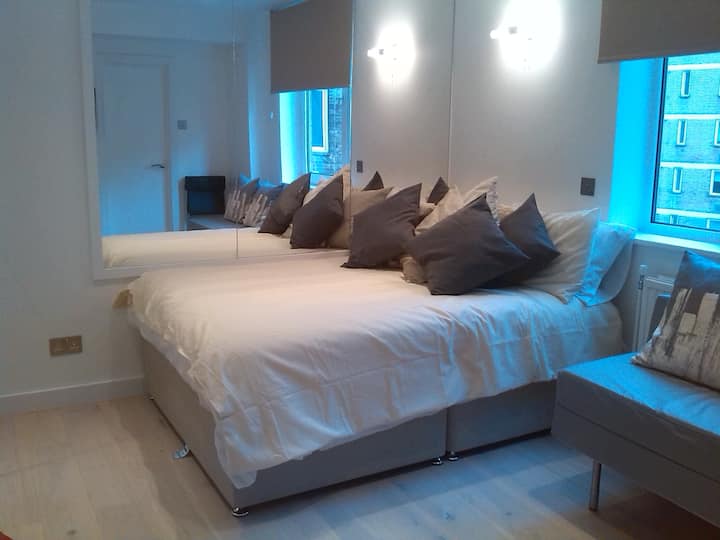 Best Location, Luxury Building & Apartment. - Craven Cottage