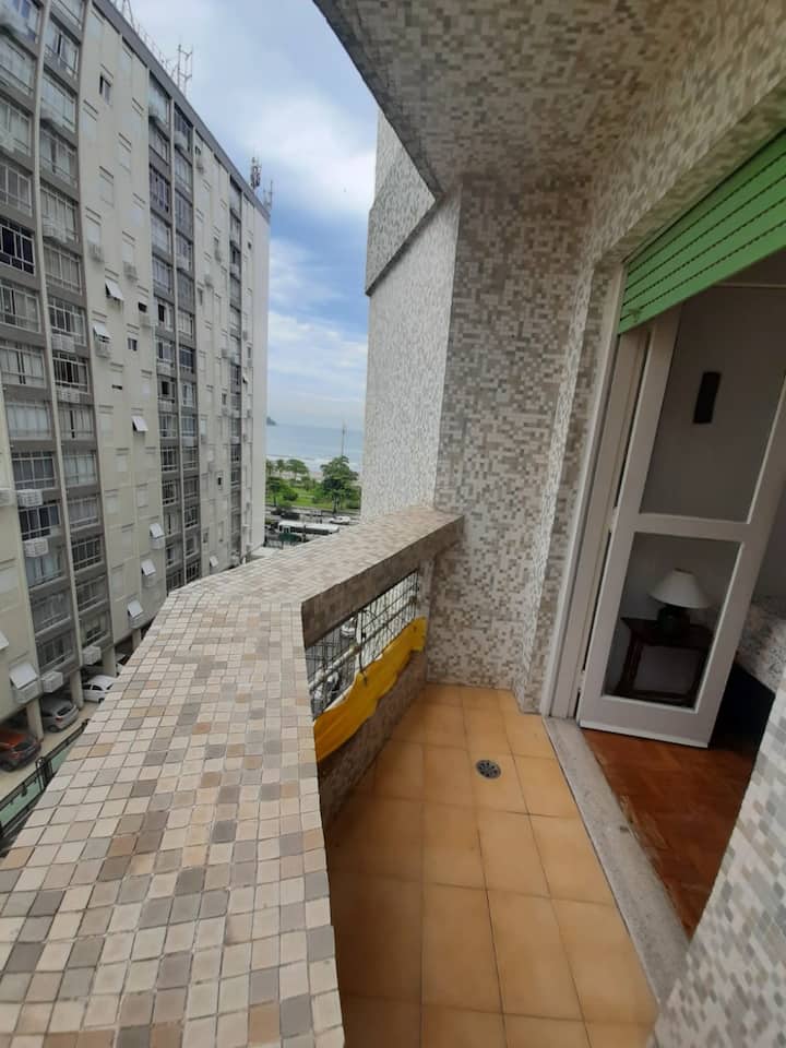 Apartamento Em Santos Com Varanda E Vista P/ O Mar - Santos