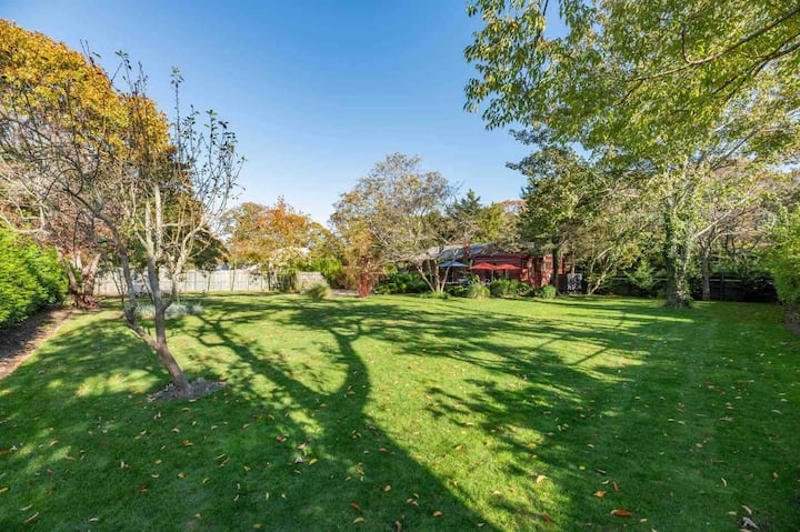 Beautiful And Cozy East Hampton Getaway - East Hampton, NY