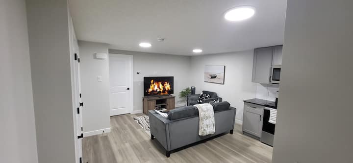 Serene Haven - 1 Bedroom Apartment. - Calgary
