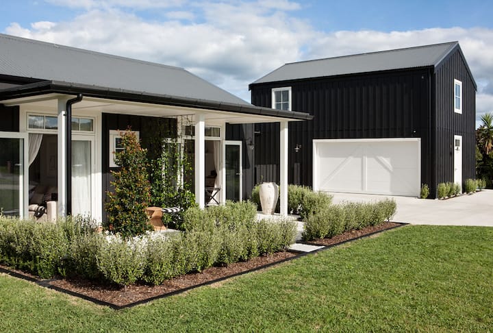 Black And White Barn Cottage - Matakana