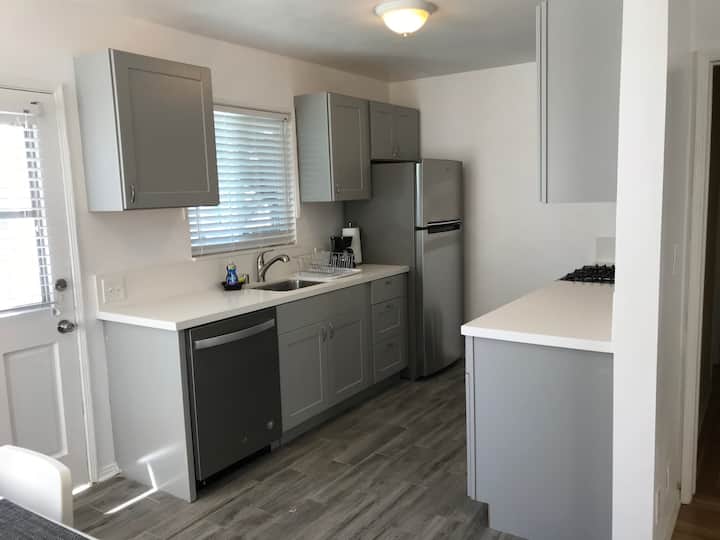 1 Bdrm Culver (1st Floor) - Culver City, CA
