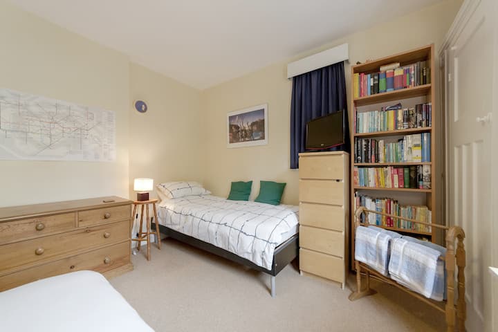 Spacious Double/triple Near Common - Kingston upon Thames
