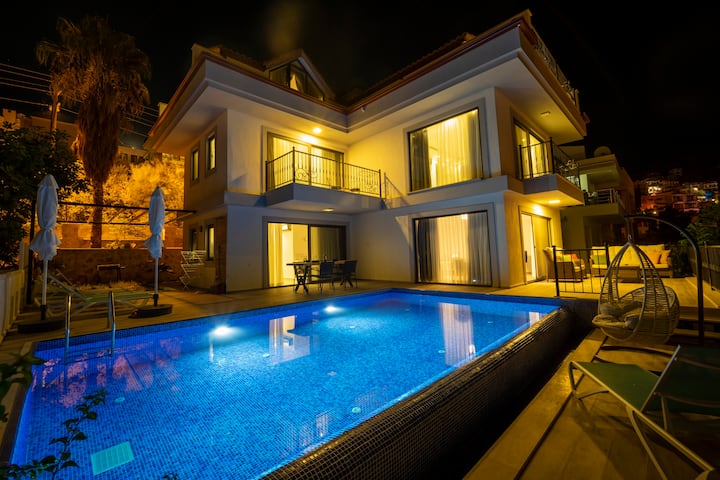 Isıtmalı ÖZel Havuz! Plaja Yakın Yeni Modern Villa - Kalkan