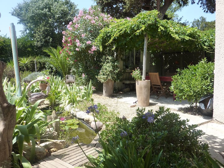 Chambre Avec Vue Sur Jardin En Rez De Chaussée - Sète