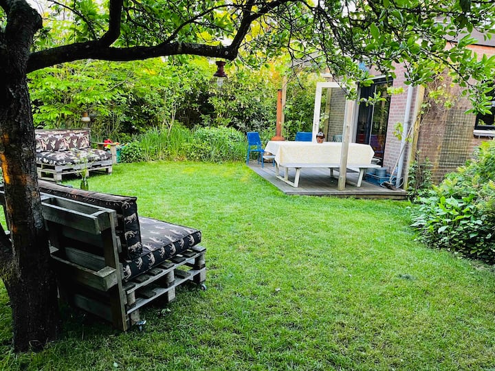 Ruim Gezinshuis Met Grote Tuin, Centraal Gelegen - 위트레흐트