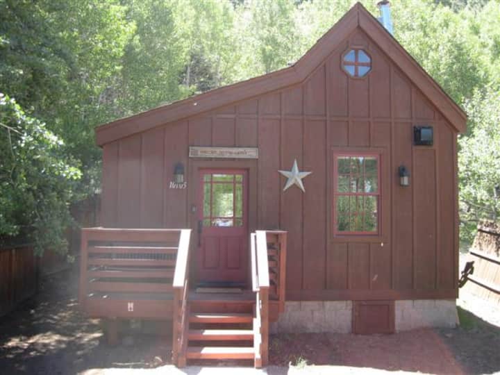 Luxury Historic Truckee River Cabin Hideaway! - Truckee, CA
