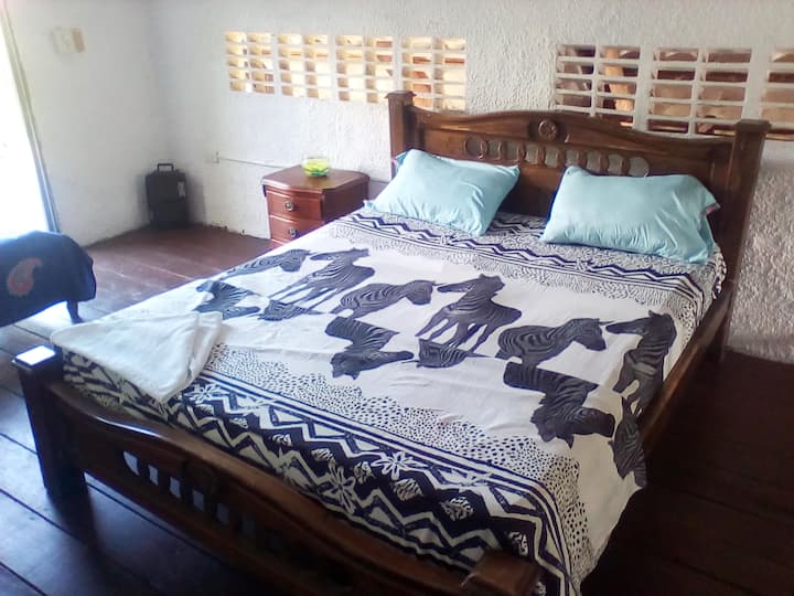 Hermosa Quinta Con Piscina - Honda