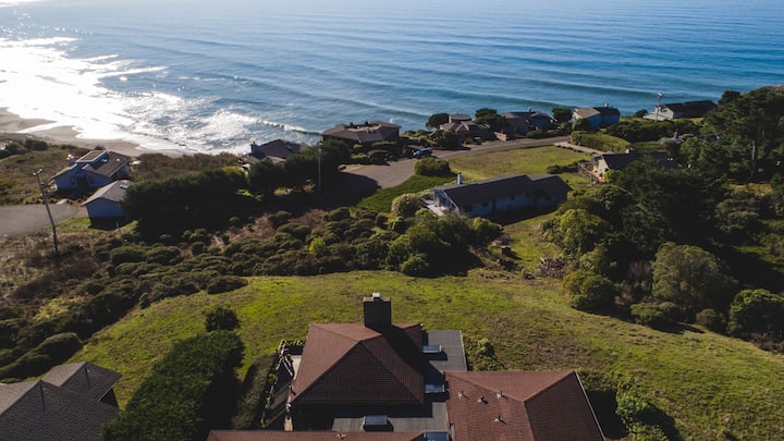 Stunning Retreat Overlooking Pacific - Houses for Rent in Manchester ...