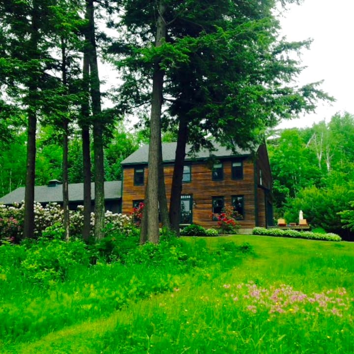 Beautiful Lake House W/ Garden Oasis- Sleeps 6! - 雪梨