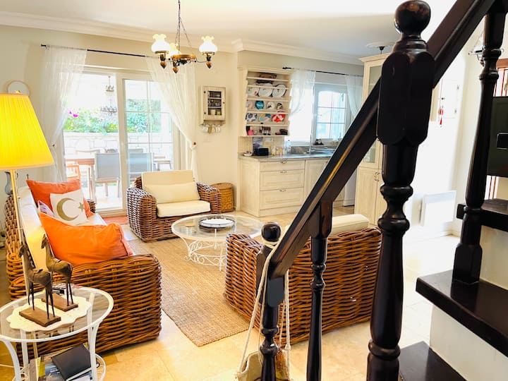 Gorgeous Pool Home In Alacati Village - Alaçatı