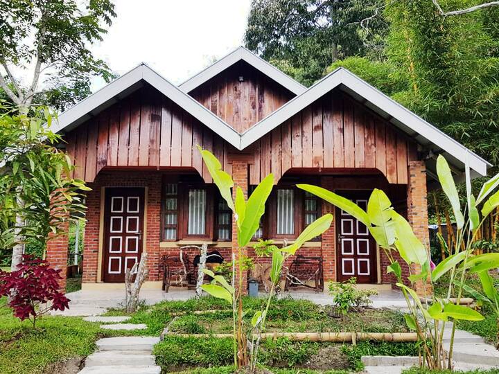 Scenic Hut In The Sianok Canyon & Private Tours - Bukittinggi