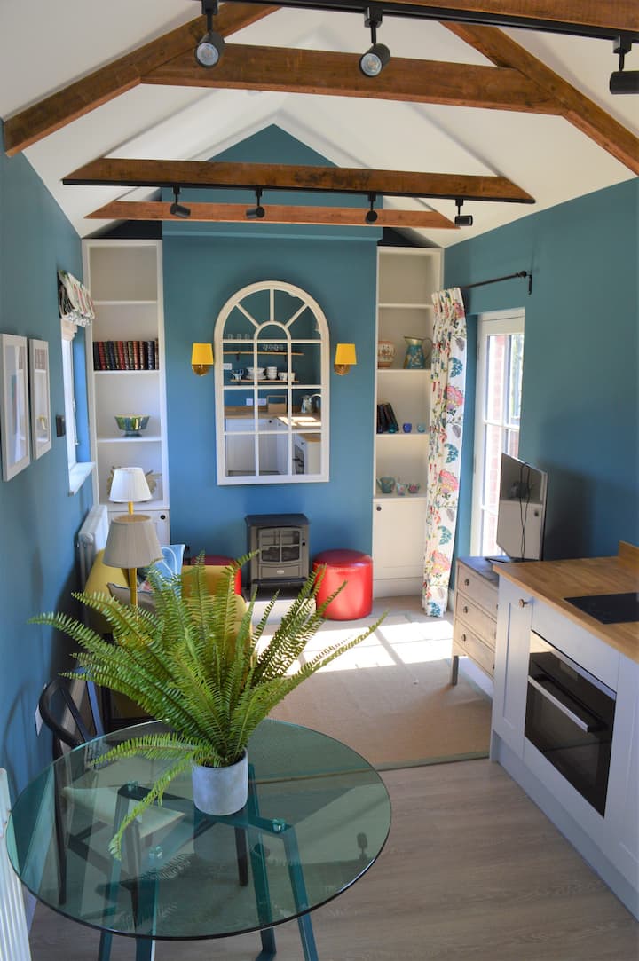 Cockloft Romantic Countryside Hideaway - Devizes