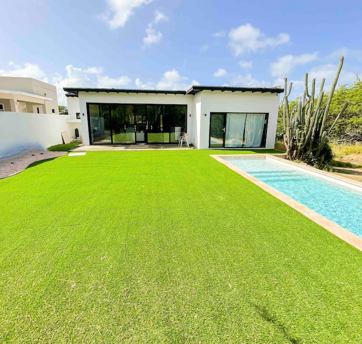 Beautiful 3 Bedroom House - Aruba