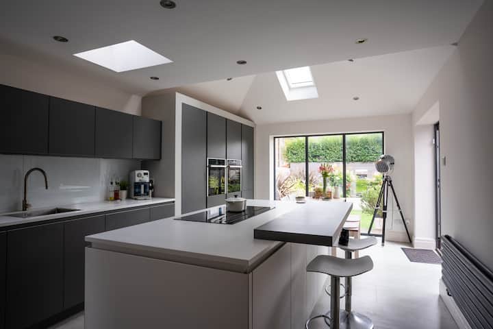 Contemporary Bright House 20 Min To Manc + Parking - Stockport