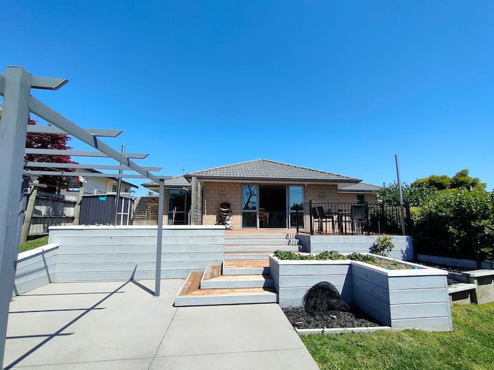 3 Bedroom, 2 Bathroom Modern Home - Tauranga