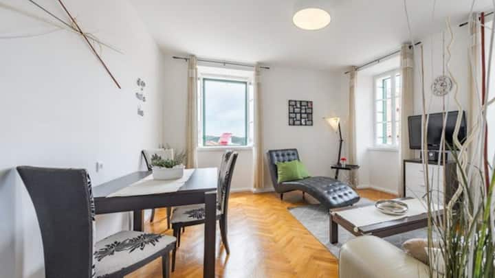 Square View - Šibenik