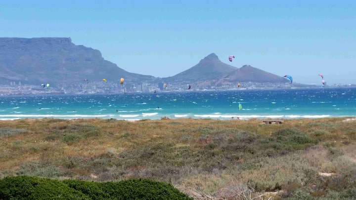 Dolphin Room, Studio With Sea And Mountain Views - Goodwood