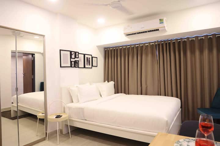 Cozy Studio 403 | Walk To Beach Juhu | Wabisabi - Mumbai