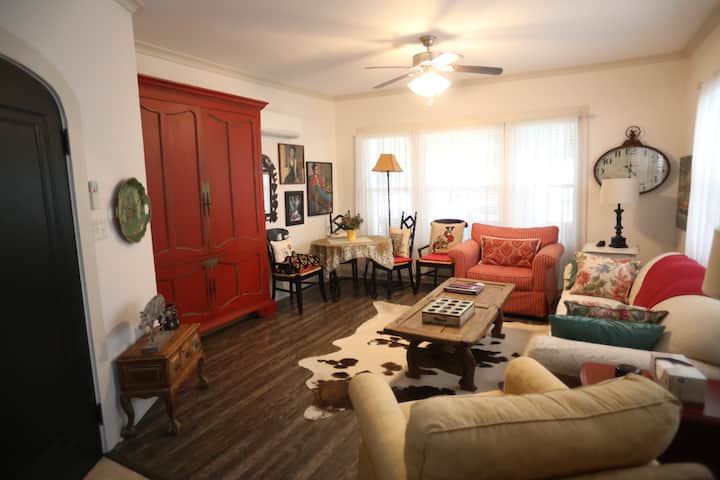 Charming 1 Bedroom Apt In Historic Home - Dallas, TX