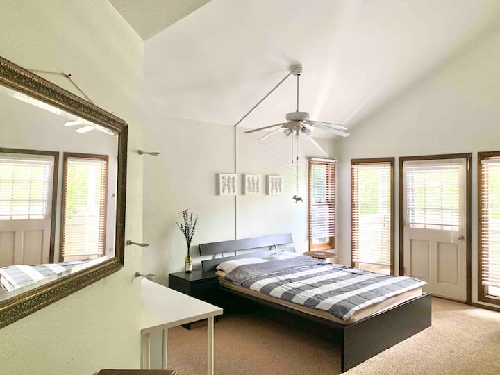 Forest Living - Spacious Room With Private Patio - Lake Forest, CA