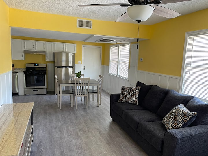 Spacious 3br -Historic Fairmount District Ft Worth - Hallmark-Camelot - Fort Worth
