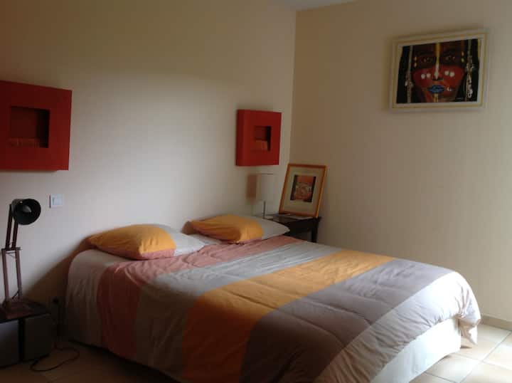 Chambre Dans Villa Avec Piscine - La Grande-Motte