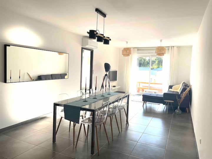 Borne Tesla Et Plage à 700m, Jolie Appartement - Calvi