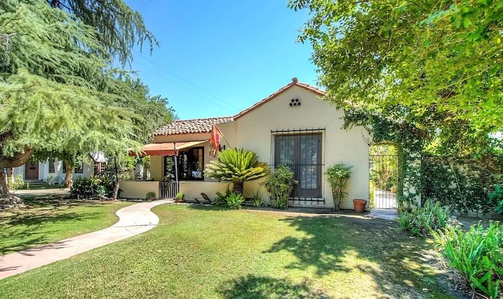 Classy Spanish 2-bdrm Westchester Hot Tub - Bakersfield, CA