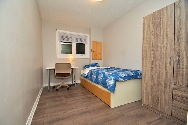 Ottawa/nepean Private Room 8 (Book At Least 30 N) - Ottawa